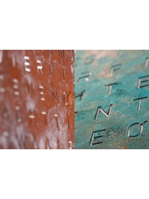 QLOCKTWO by Marco Biegert & Andreas Funk. Tijd in woorden klok.